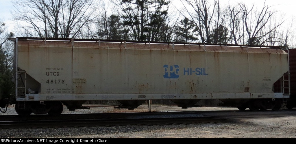 UTCX 48176 (Covered Hopper)